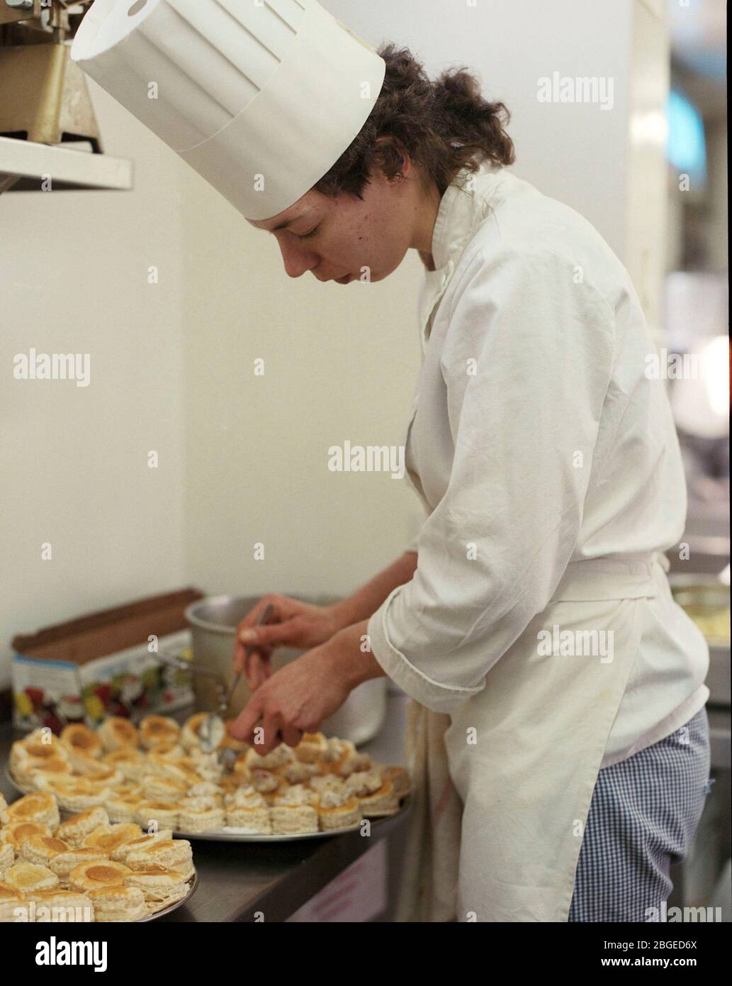 1990s kitchen uk hi-res stock photography and images - Alamy