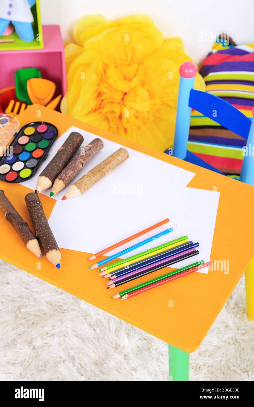Interior classroom school crayons hi-res stock photography and images ...