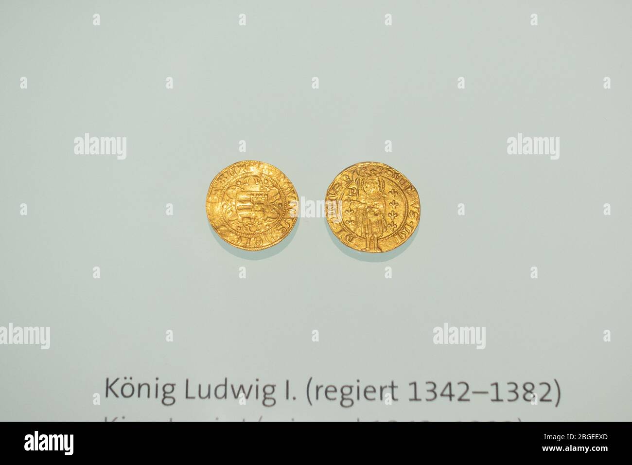 Gold treasure coins hi-res stock photography and images - Alamy