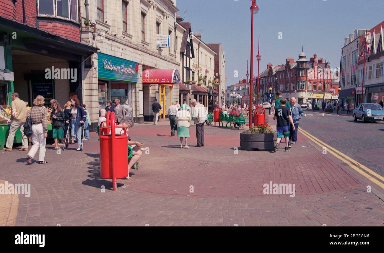 Street scene in 1994 of wallsend town centre hi-res stock photography ...