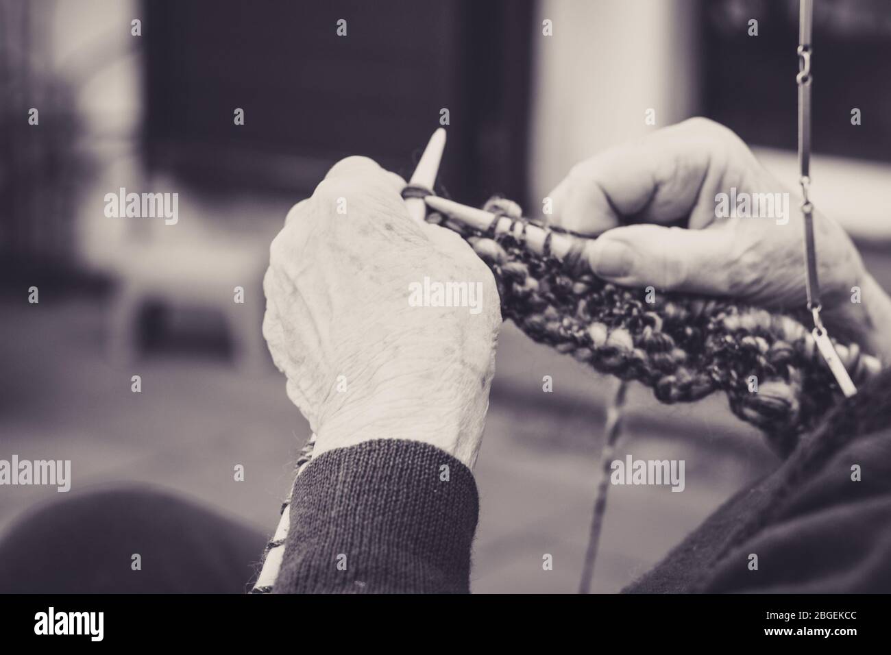 closeup on old lady hands to knitting in a terrace Stock Photo - Alamy