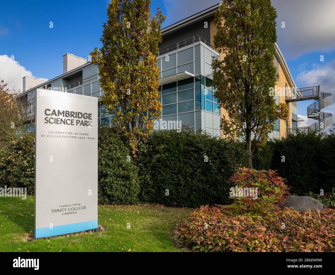 Cambridge Science Park - Signs at the entrance to Cambridge Science ...