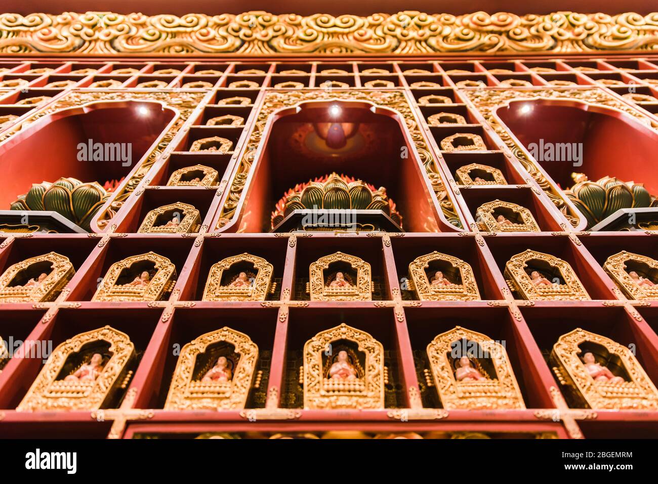 Singapore, Oct 2019: Inside the Buddha Tooth Relic Temple in Chinatown ...