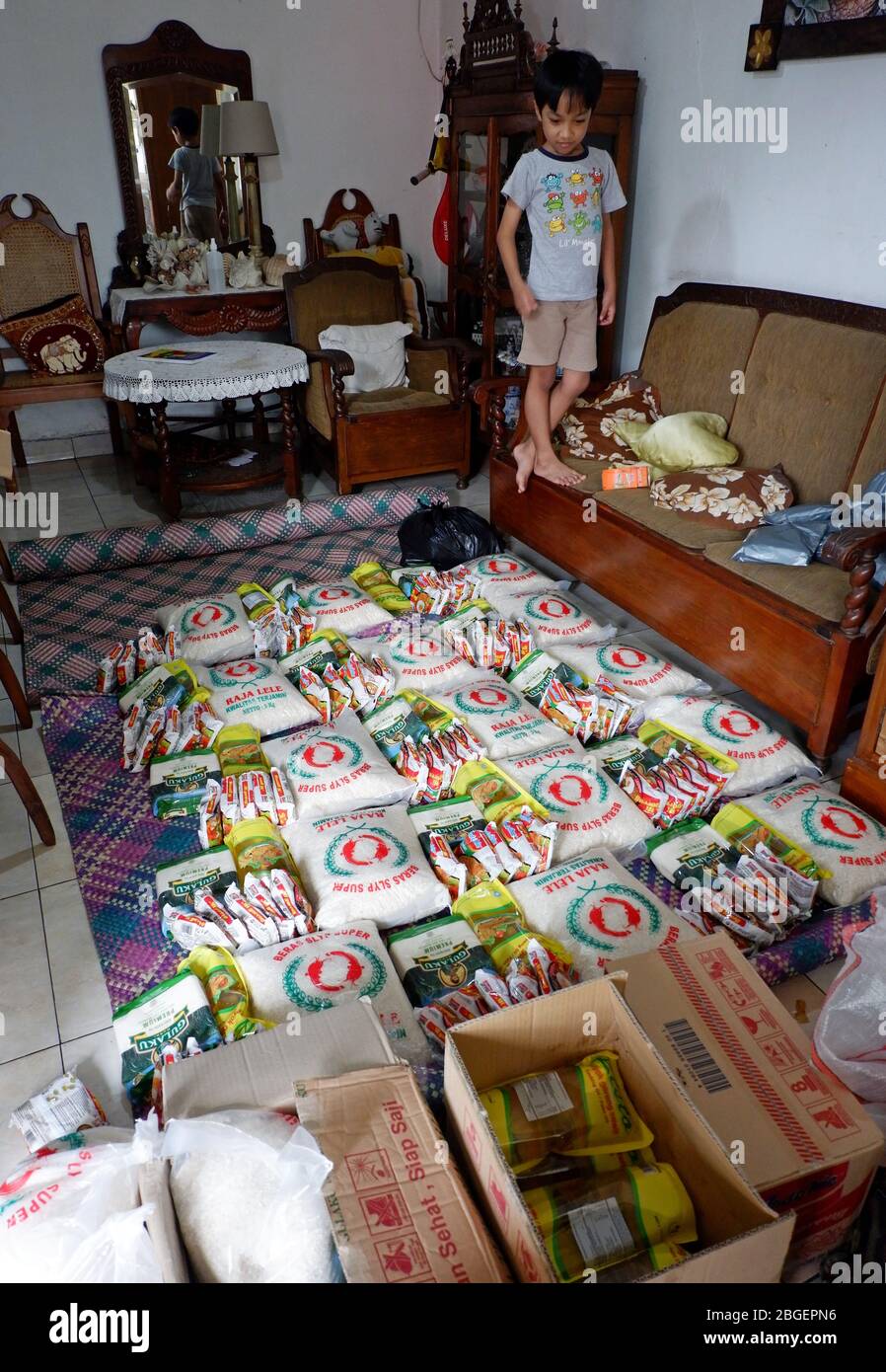 Table full merchandise sale hi-res stock photography and images - Alamy