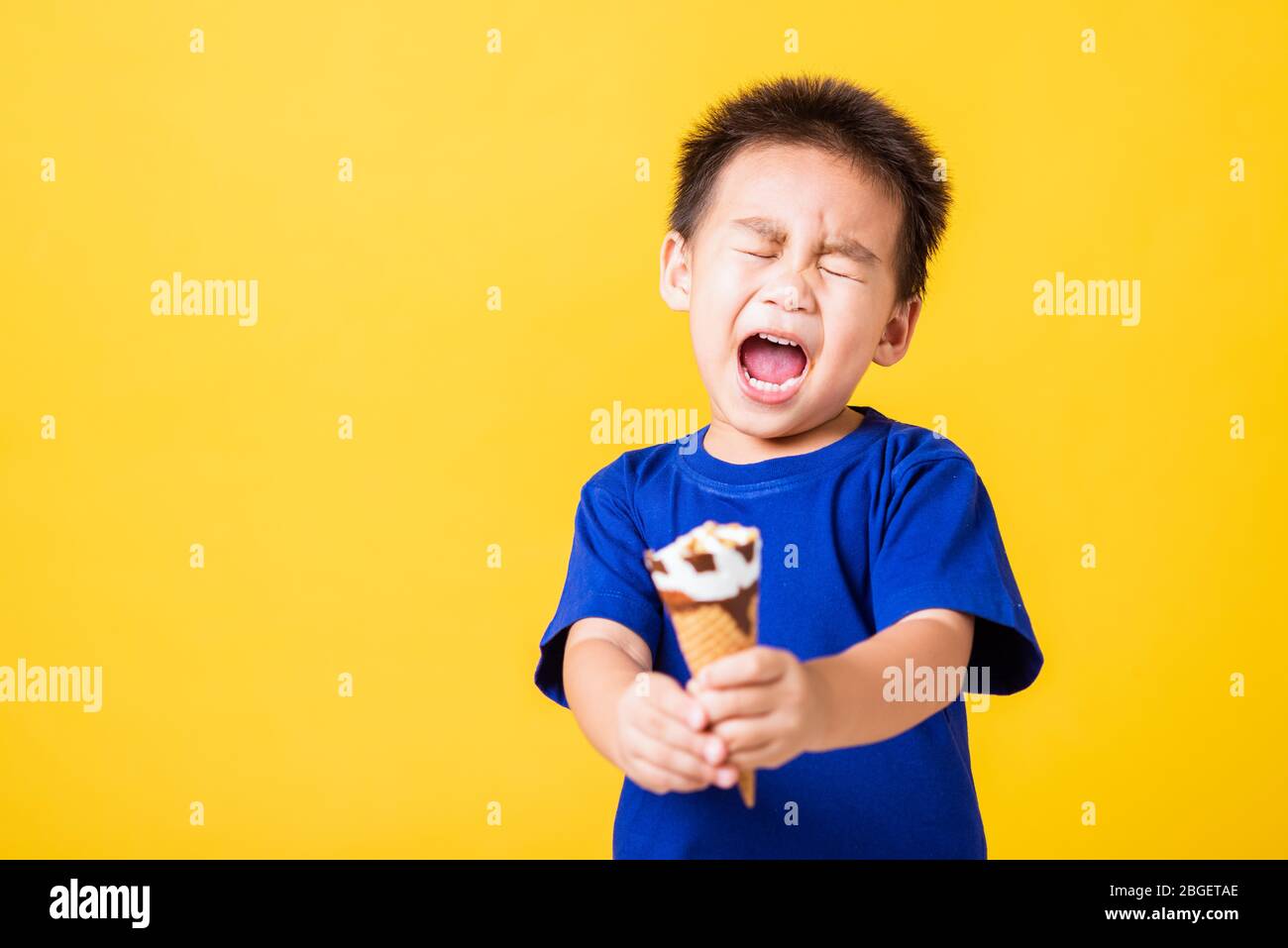 Young thai girl eating ice hi-res stock photography and images - Alamy