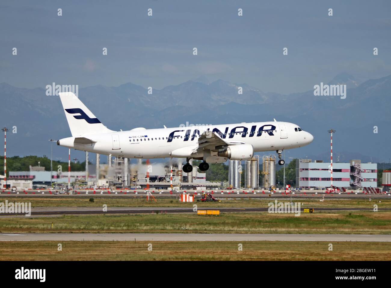Malpensa airport international terminal hi-res stock photography and ...