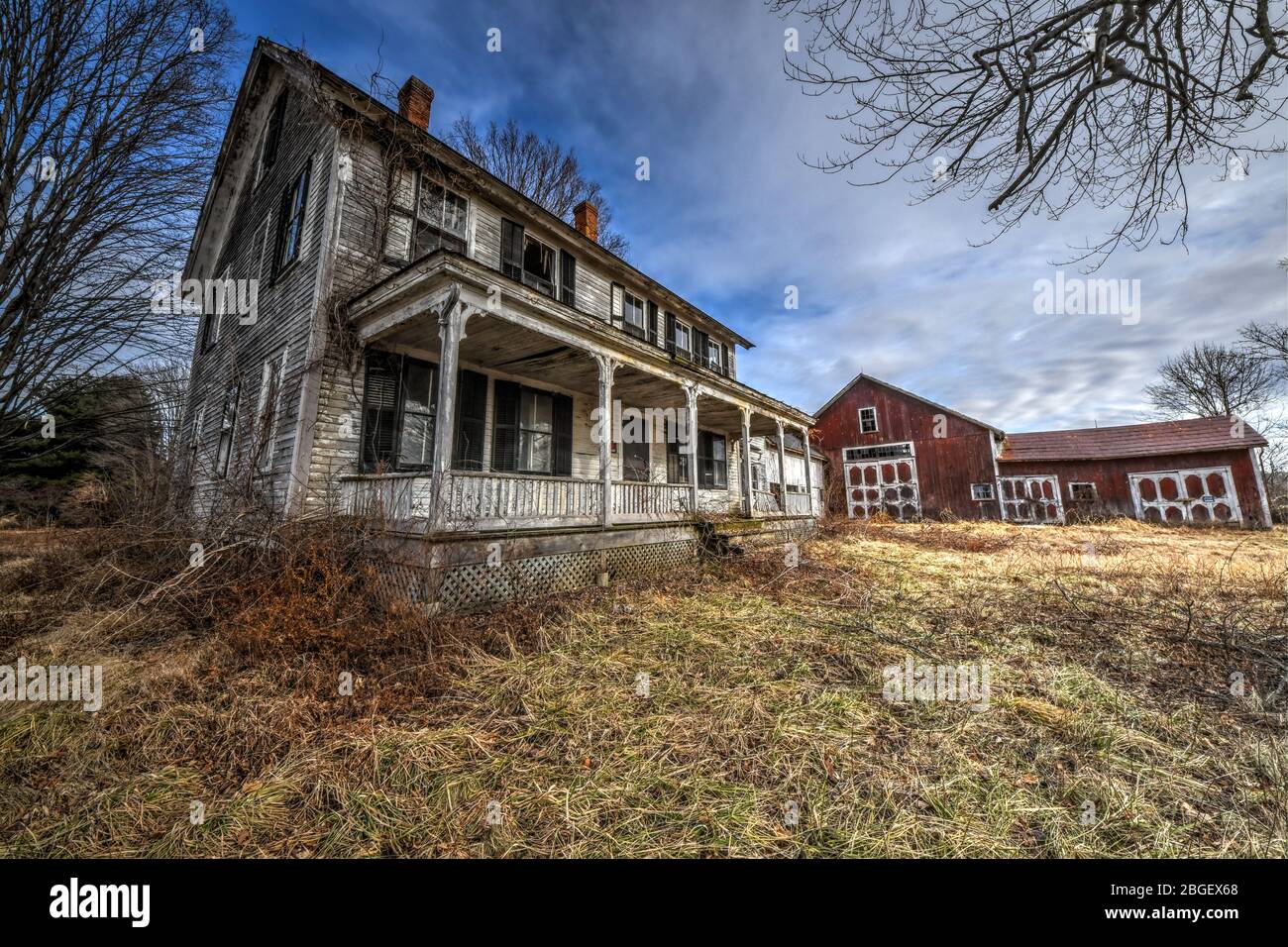 abandoned house exterior Stock Photo - Alamy