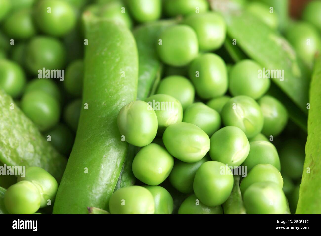 Green peas background Stock Photo - Alamy