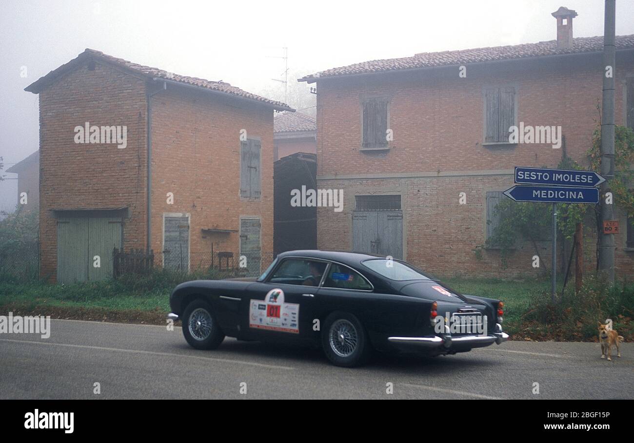 Aston Martin DB5 on the 2002 The Italian Job Rally in Italy Stock Photo ...