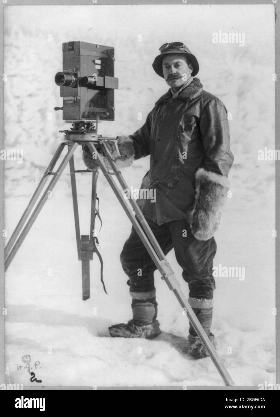 Herbert g ponting hi-res stock photography and images - Alamy