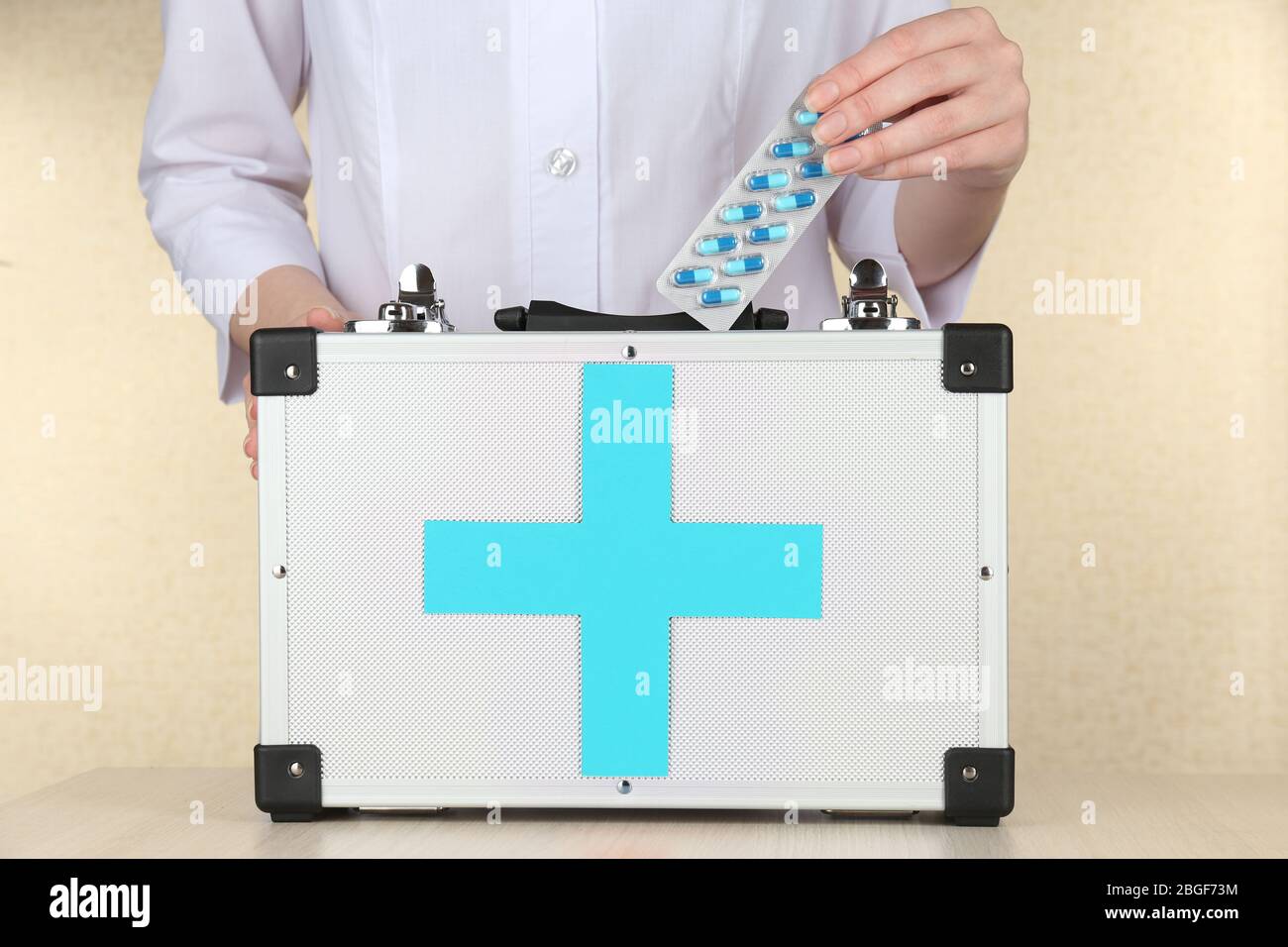 Nurse holding first aid kit, close up Stock Photo - Alamy