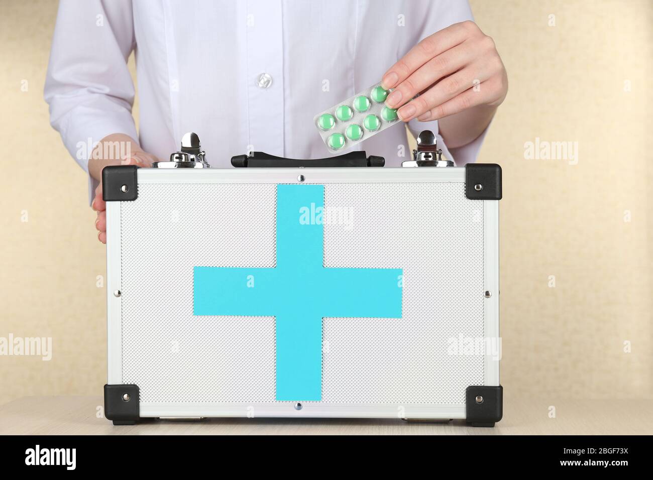 Nurse holding first aid kit, close up Stock Photo - Alamy