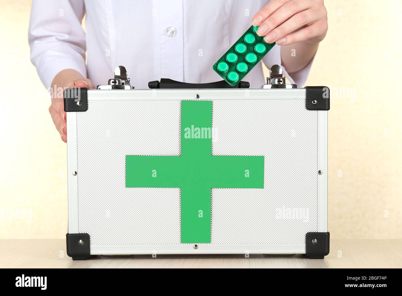 Nurse holding first aid kit, close up Stock Photo - Alamy