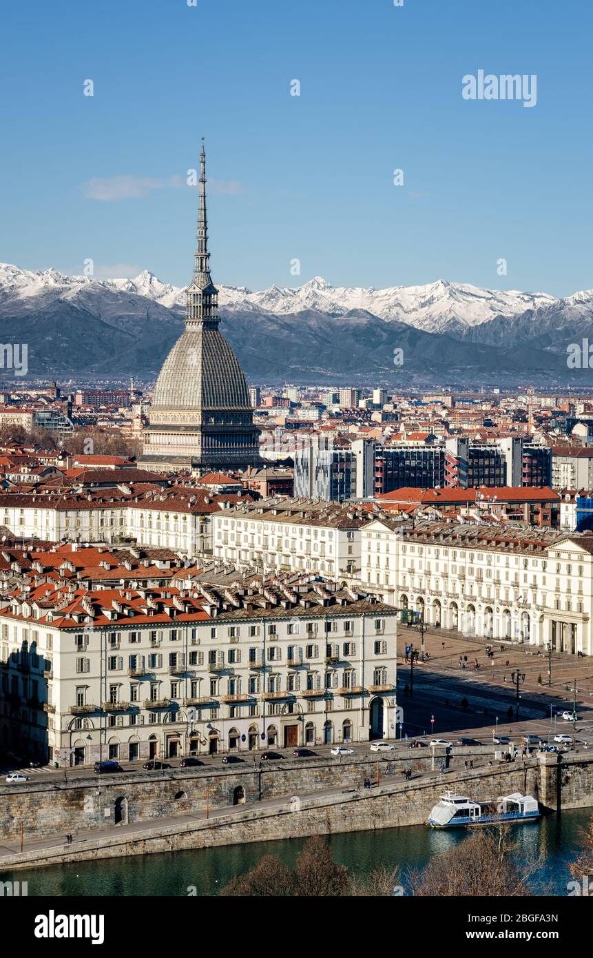 Snow on turin hi-res stock photography and images - Alamy