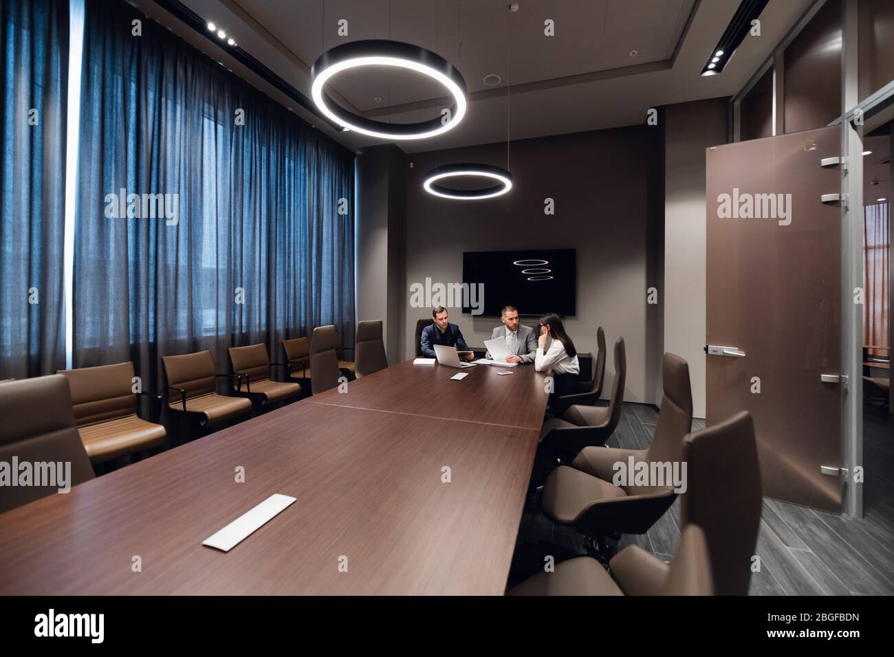 Group of business people having a discussion in conference room Stock ...