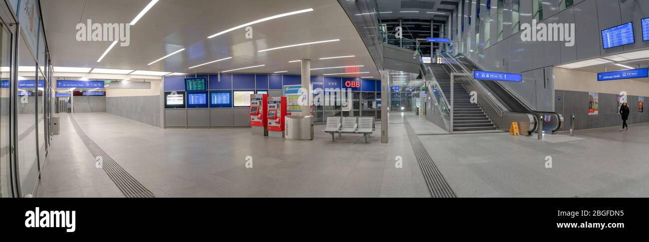 Transit hall hi-res stock photography and images - Alamy