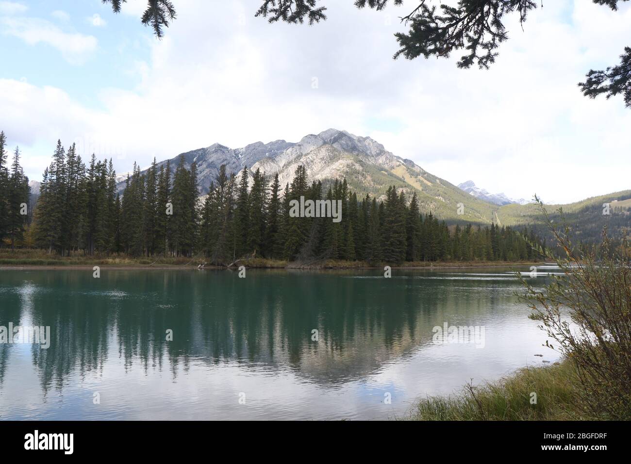 Reflections in bow lake hi-res stock photography and images - Alamy