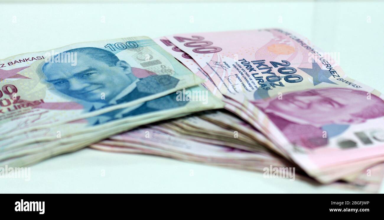 Turkish Lira banknote. 50, 100, 200 Turkish lira Stock Photo - Alamy