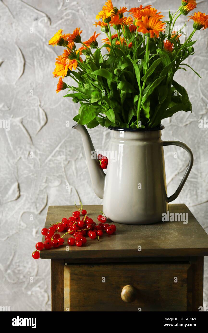Beautiful flowers in home interior Stock Photo - Alamy