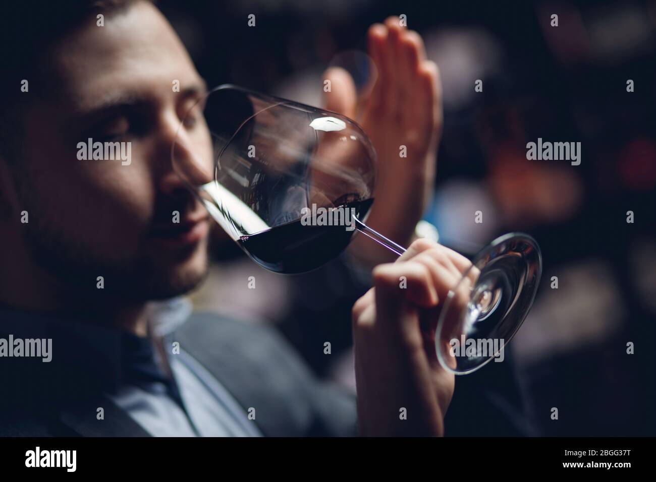 Sommelier sniffing wine cork hi-res stock photography and images - Alamy
