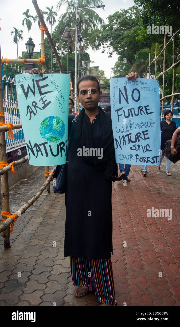 School students protesting against the destruction of the environment ...
