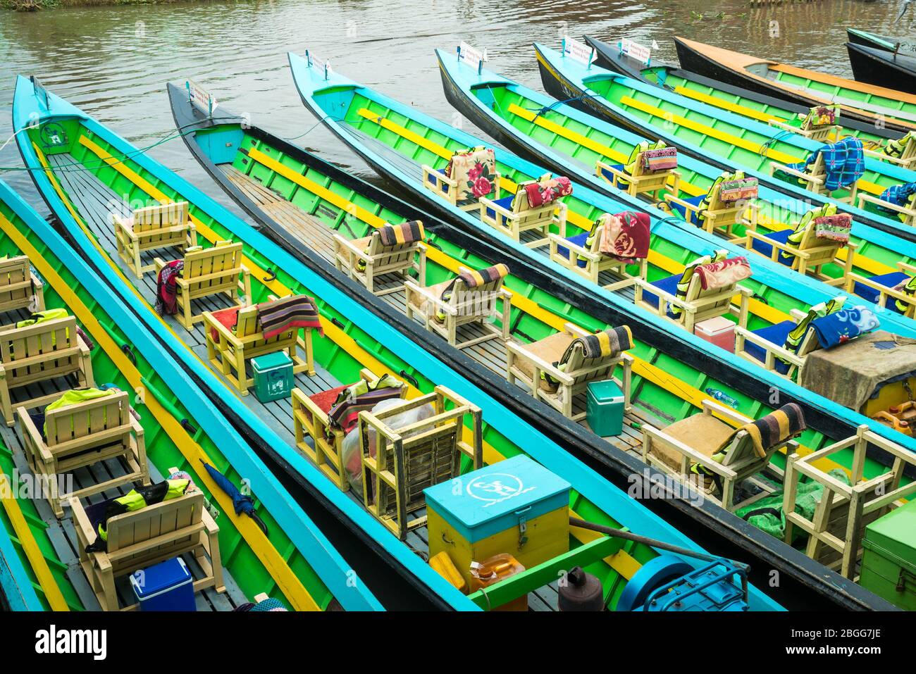Inle lake myanmar tourists boat hi-res stock photography and images - Alamy