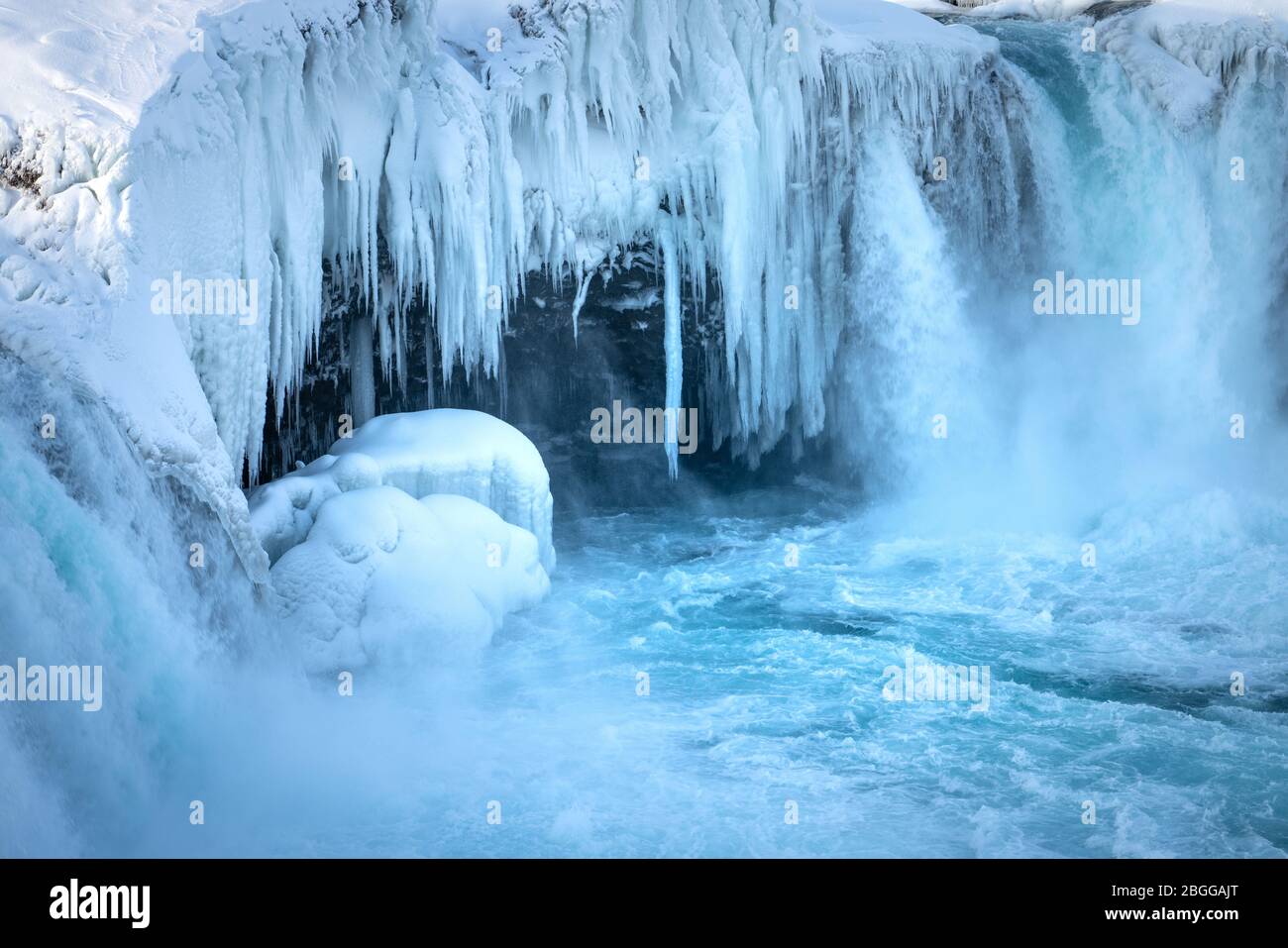 Half frozen icelandic river hi-res stock photography and images - Alamy