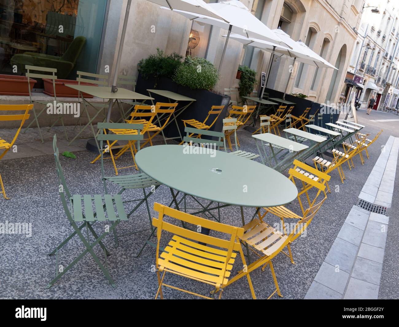 Vintage view of avignon hi-res stock photography and images - Alamy