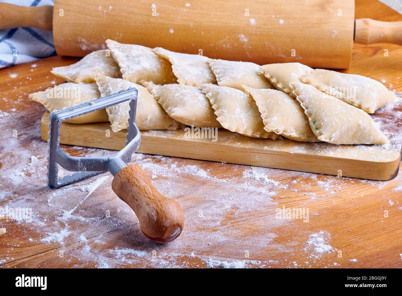 Making of traditional italian stuffed pasta ravioli Stock Photo - Alamy