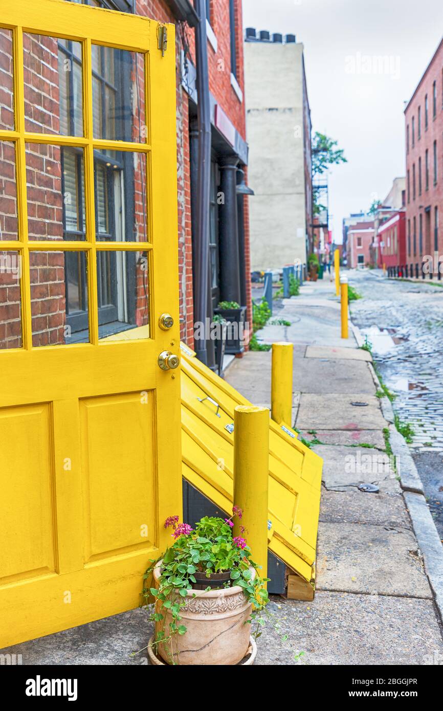 Old town Philadelphia, Pennsylvania, USA. Brick house and vintage ...