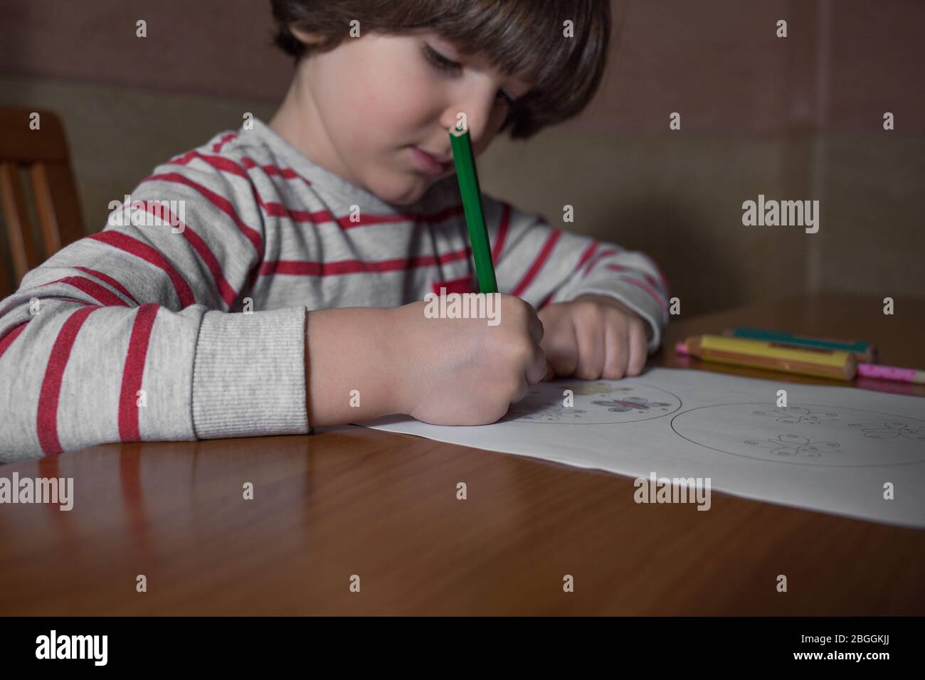 Little boy drawing on the table in his home Stock Photo - Alamy