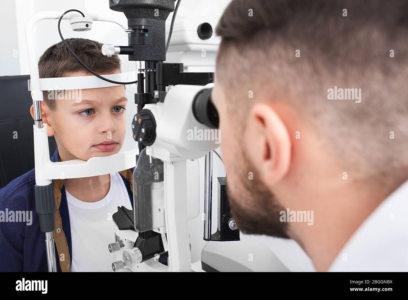 Doctor examines boy hi-res stock photography and images - Alamy
