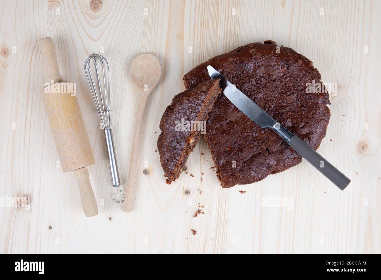 homemade chocolate cake with pastry material Stock Photo - Alamy
