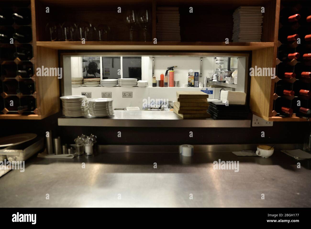 Service window hi-res stock photography and images - Alamy