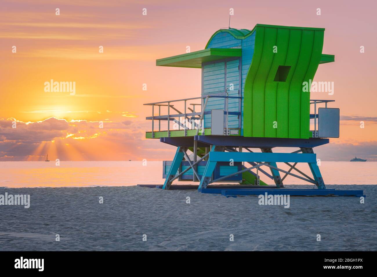 Lifeguard booth hi-res stock photography and images - Alamy