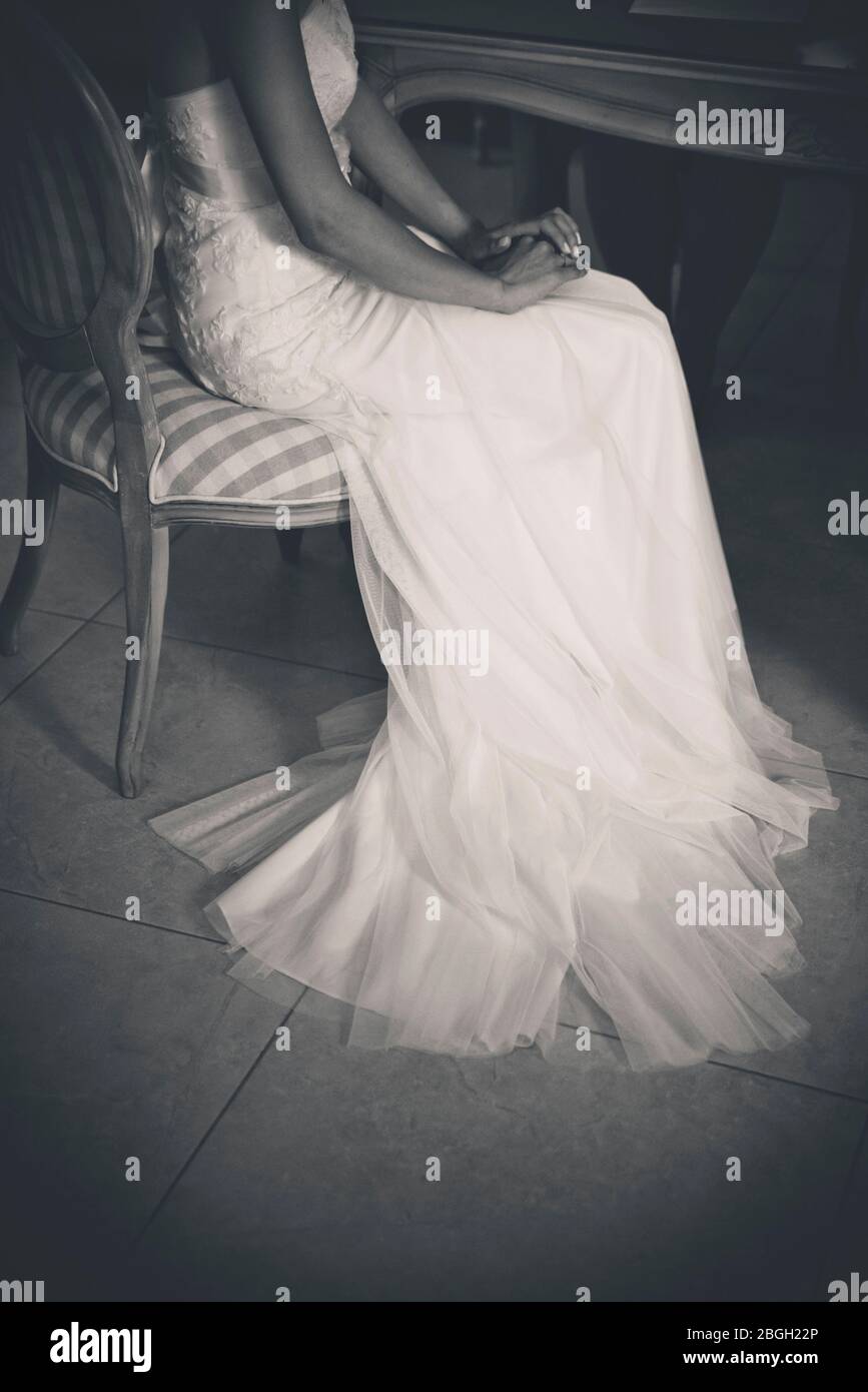 Sitting bride in white hi-res stock photography and images - Alamy