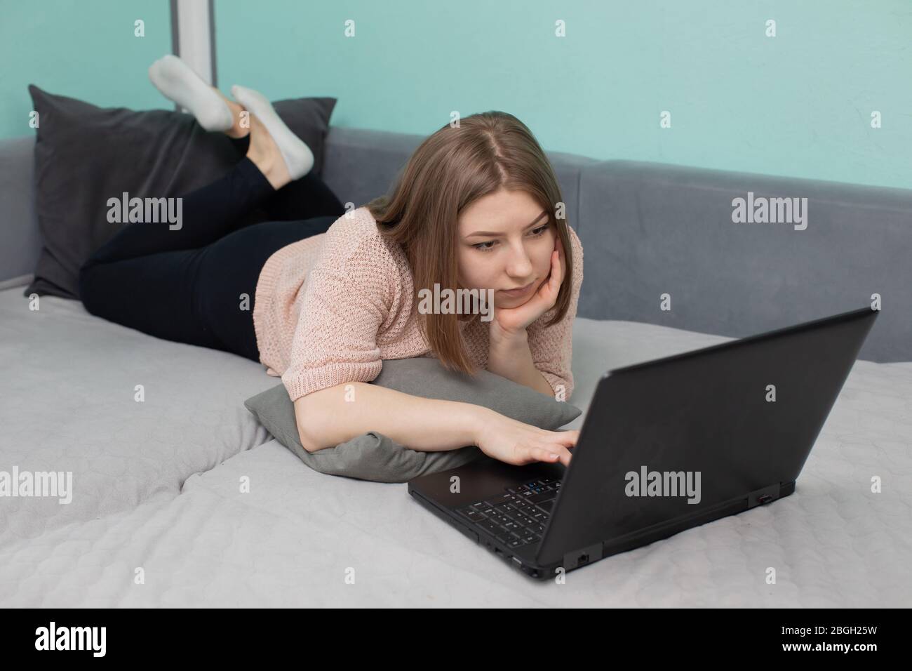A comfortable pose for watching and listening to lectures given by a ...