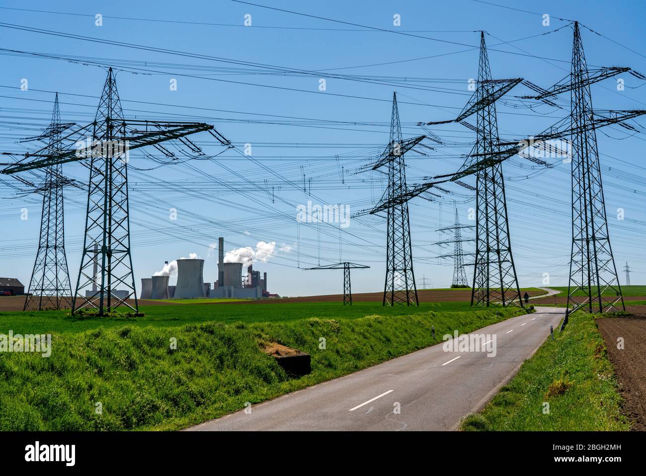 Extra-high voltage lines, 380 KV, power line, the electricity comes ...