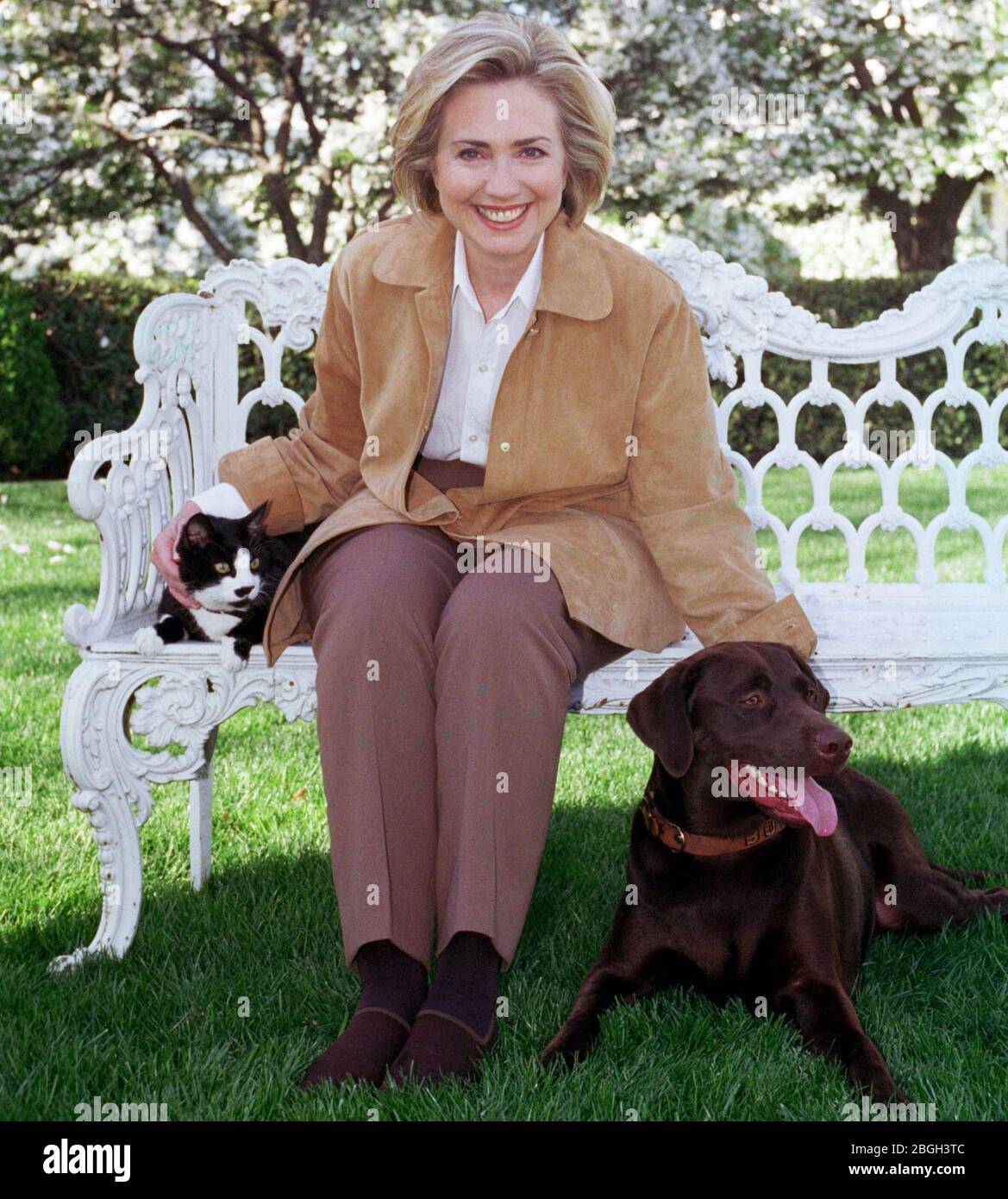 Hillary clinton in 1999 hi-res stock photography and images - Alamy