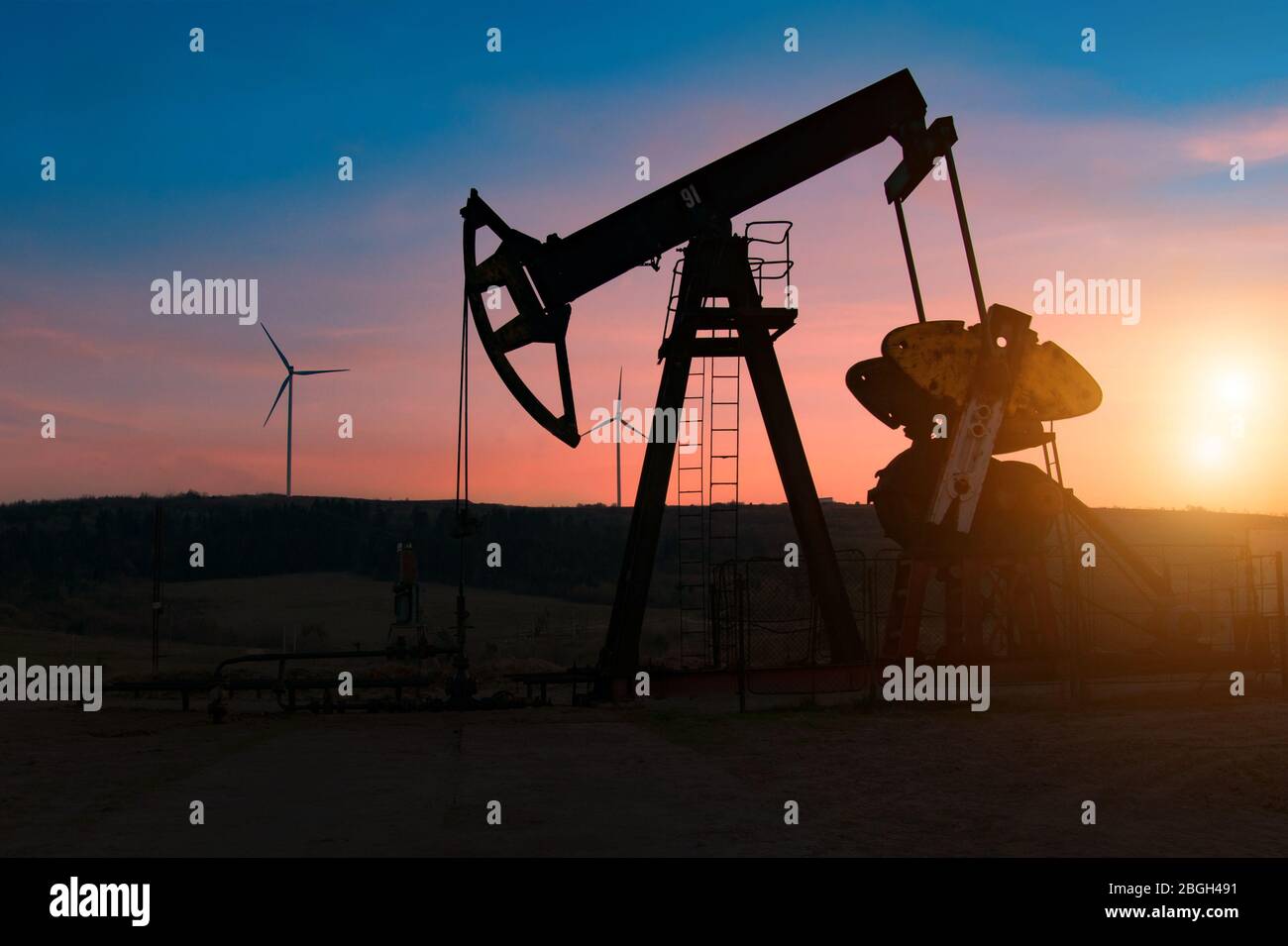 Pump jack silhouette hi-res stock photography and images - Alamy