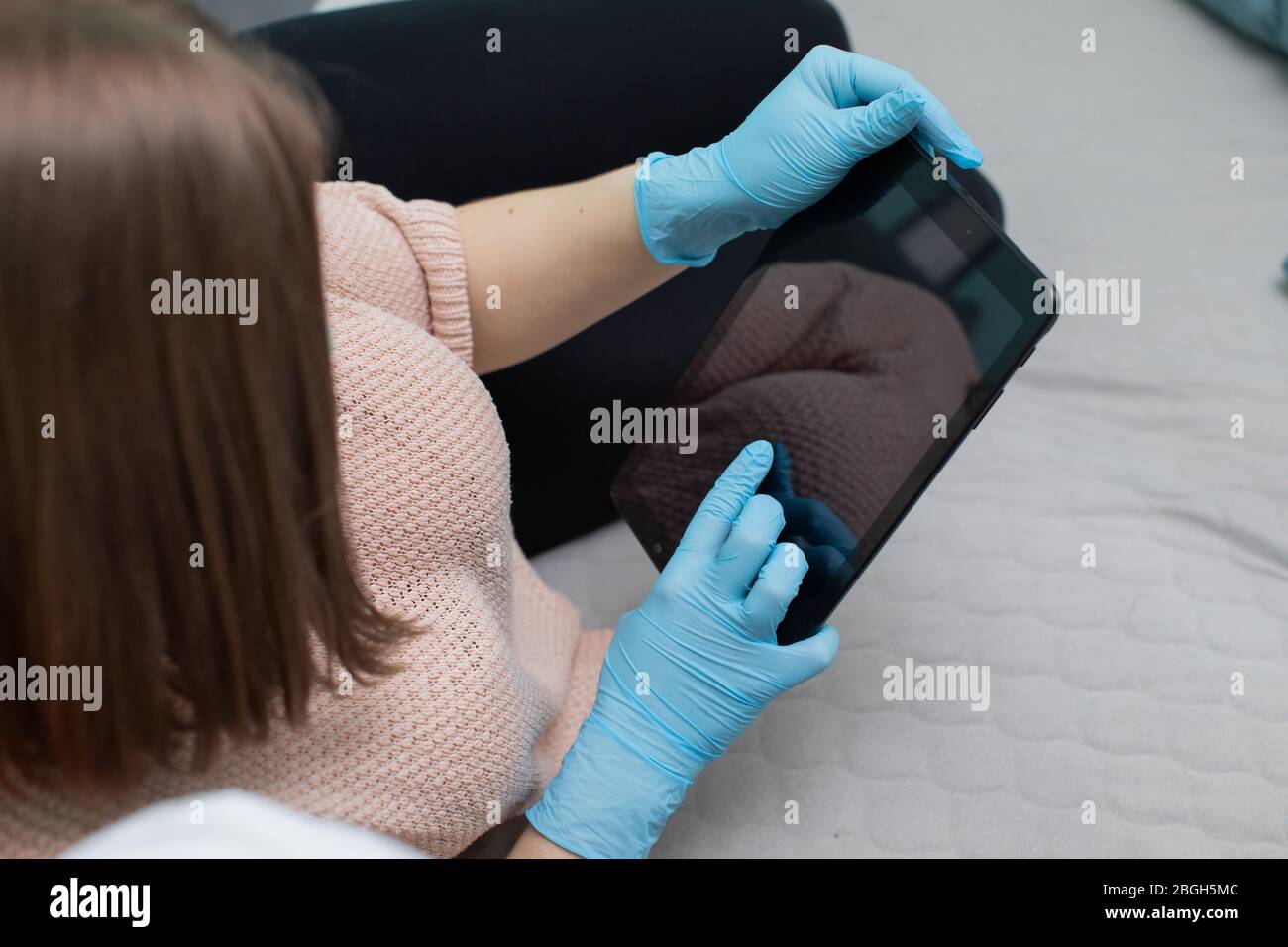 Shoulder strains hi-res stock photography and images - Alamy