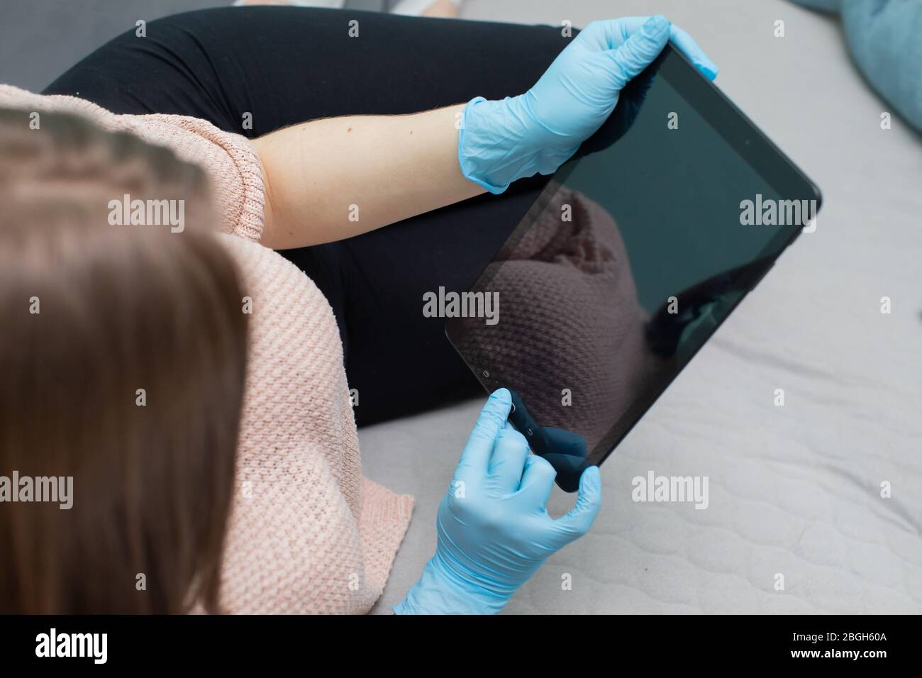 Shoulder strains hi-res stock photography and images - Alamy