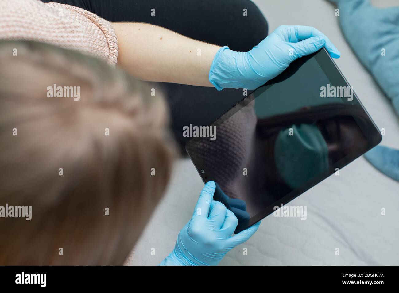 Shoulder strains hi-res stock photography and images - Alamy