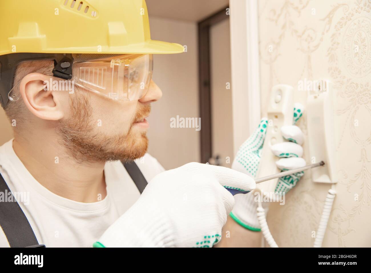 Telephone install hi-res stock photography and images - Alamy