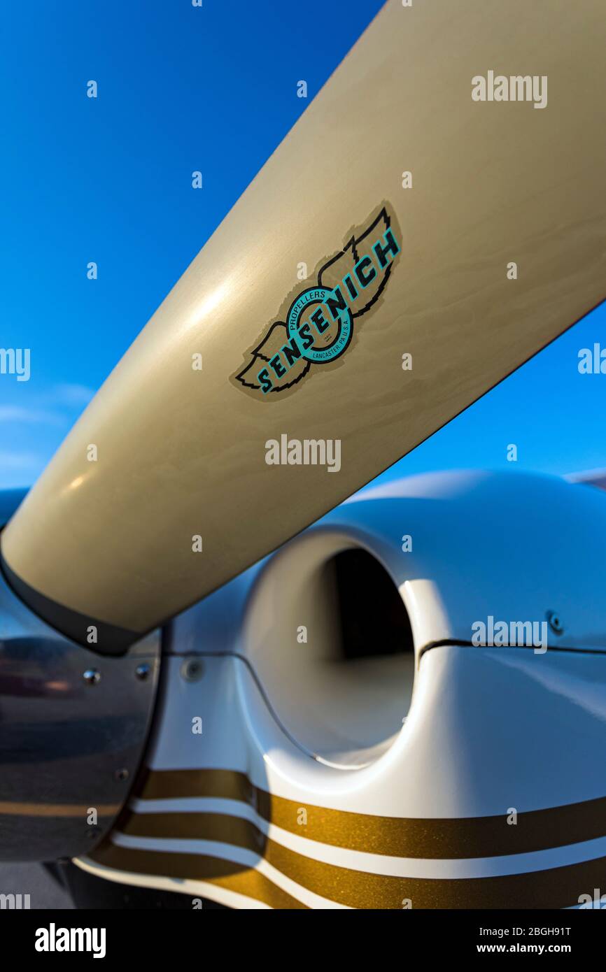 Single engine training aircraft hi-res stock photography and images - Alamy