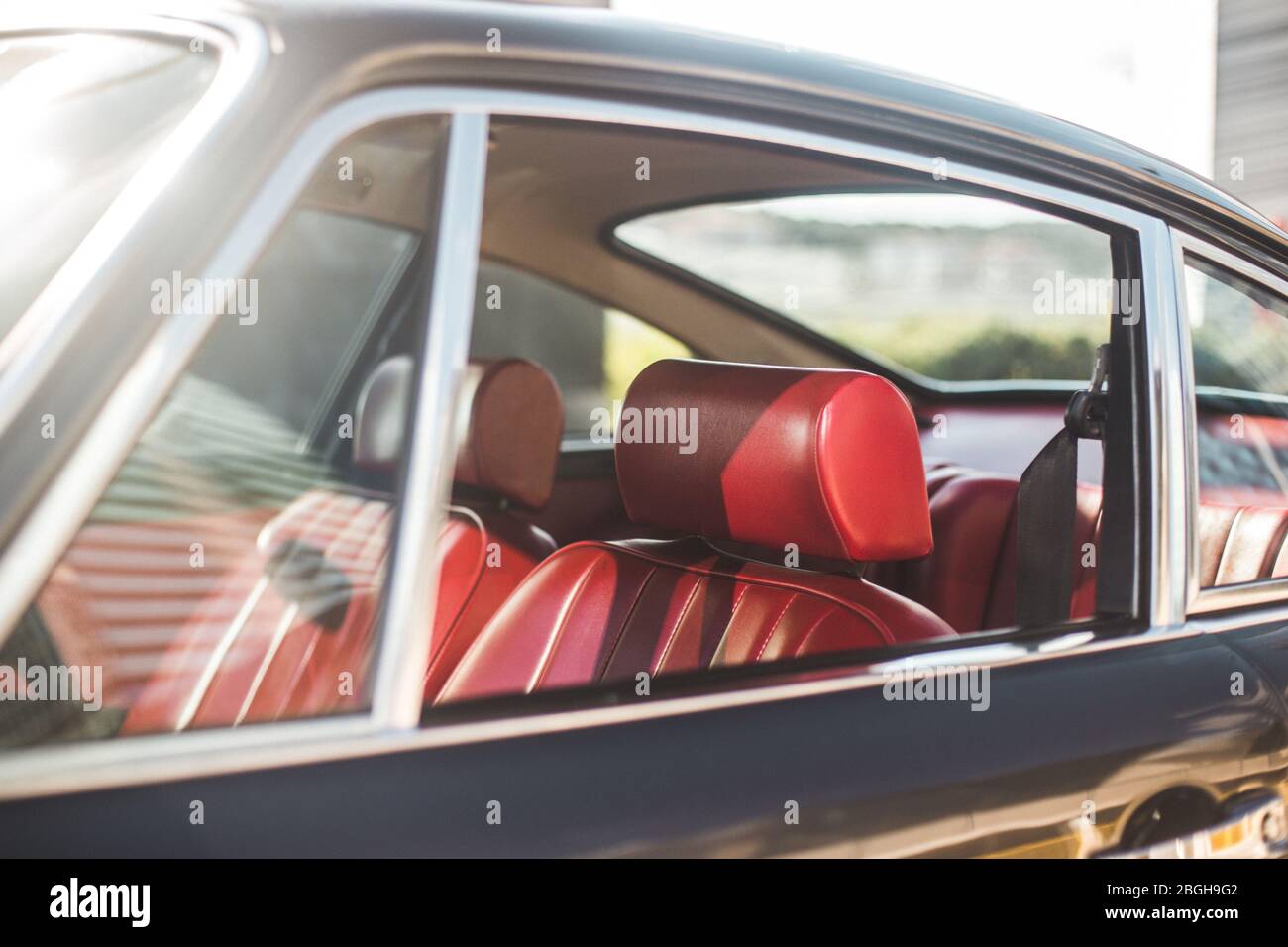 Red exhibition seat hi-res stock photography and images - Alamy