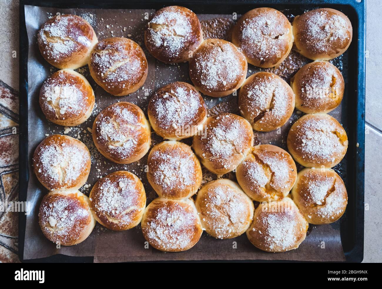 Buns and cake hi-res stock photography and images - Alamy