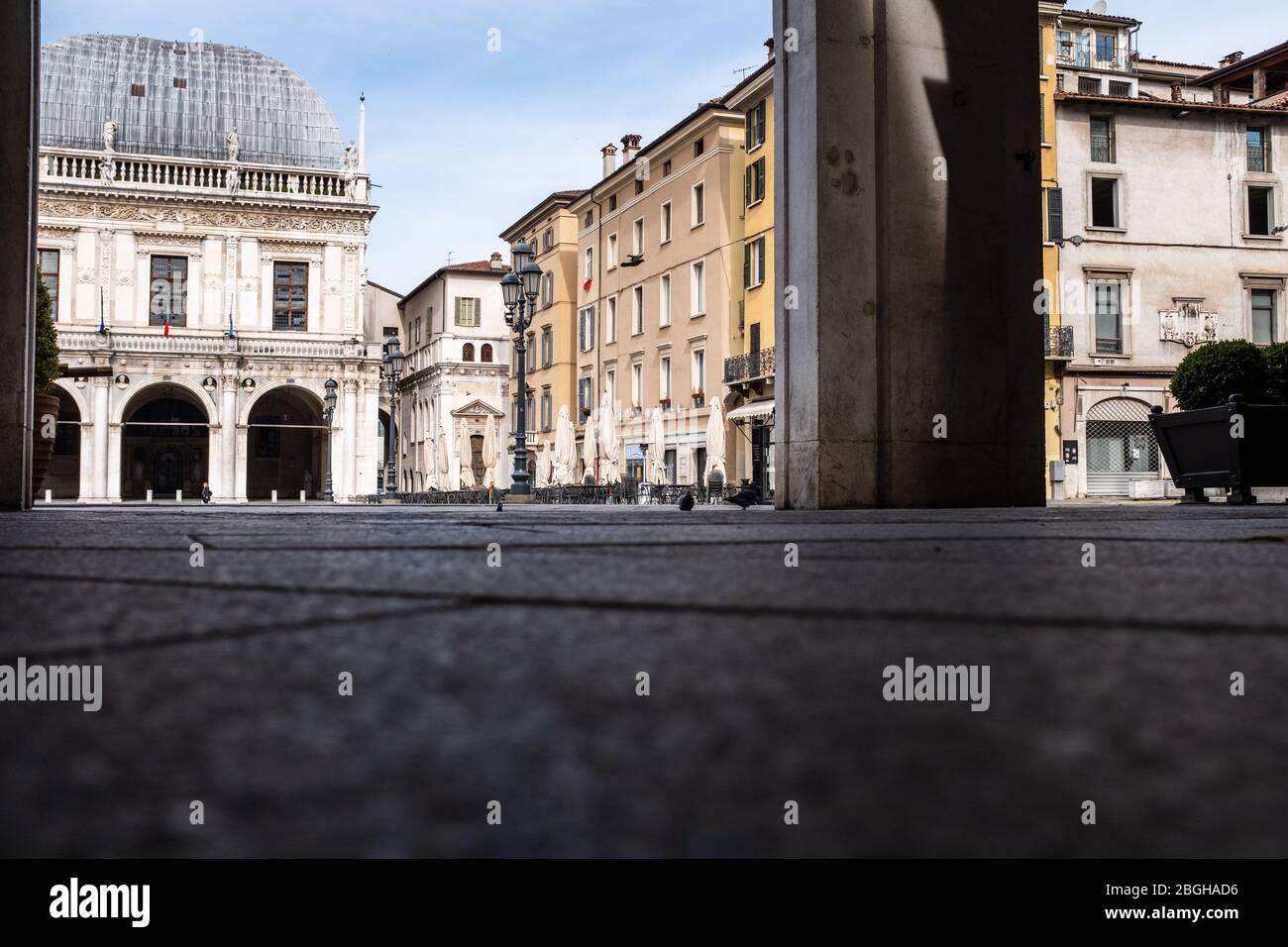Street level hi-res stock photography and images - Alamy