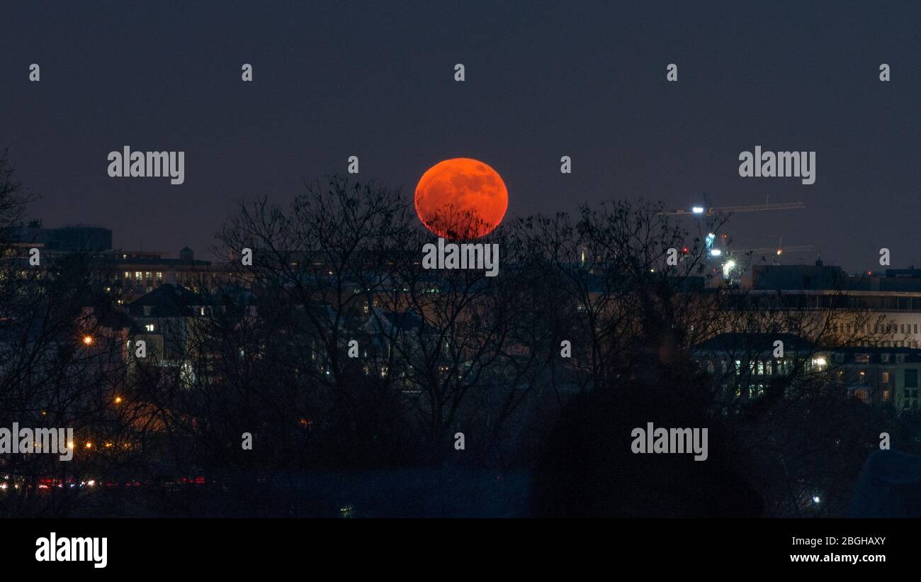 Full Moon Rising Stock Photo - Alamy