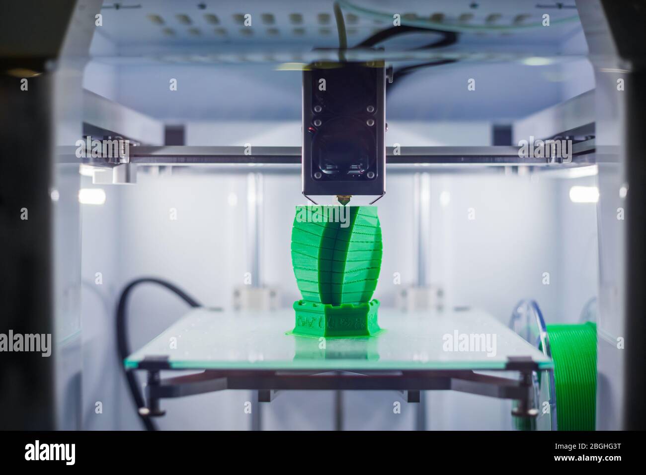 Automatic three dimensional 3D printer machine printing plastic model ...